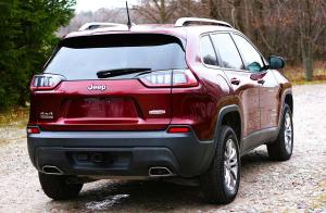 Red Jeep Cherokee 2019 in Kretinga, with an engine capacity of 3.24 L and mileage of 132 thousand km for 15699 €, photo 12 on AUTOMOTO.COM.LV