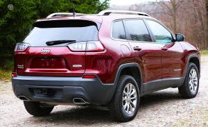 Red Jeep Cherokee 2019 in Kretinga, with an engine capacity of 3.24 L and mileage of 132 thousand km for 15699 €, photo 13 on AUTOMOTO.COM.LV