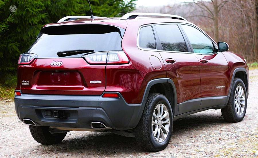 Red Jeep Cherokee 2019 in Kretinga, with an engine capacity of 3.24 L and mileage of 132 thousand km for 15699 €, photo 13 on AUTOMOTO.COM.LV
