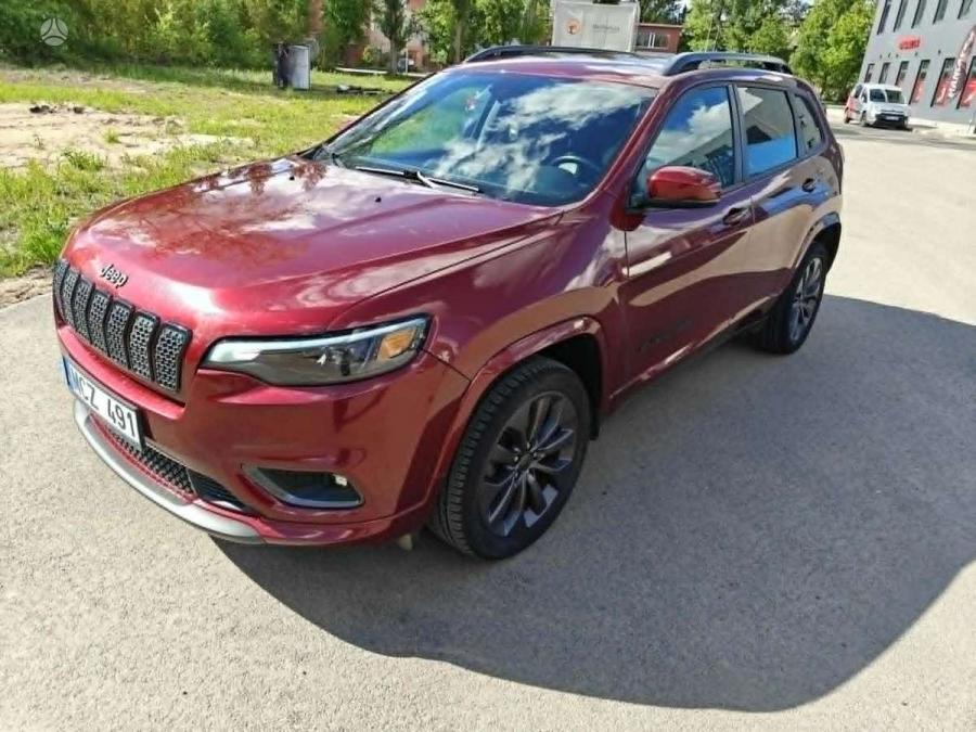 Sarkans Jeep Cherokee 2019 Panevēža, ar dzinēja tilpumu 3.24 L un nobraukumu 71 tūkst. km par 16600 €, foto 3 vietnē AUTOMOTO.COM.LV