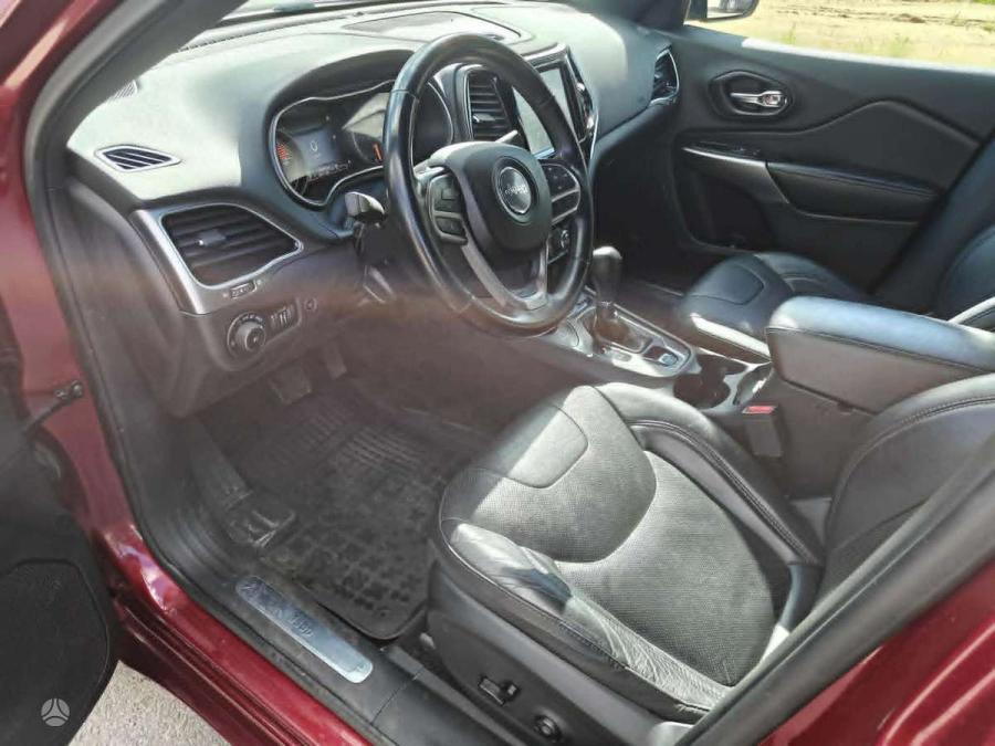 Sarkans Jeep Cherokee 2019 Panevēža, ar dzinēja tilpumu 3.24 L un nobraukumu 71 tūkst. km par 16600 €, foto 6 vietnē AUTOMOTO.COM.LV