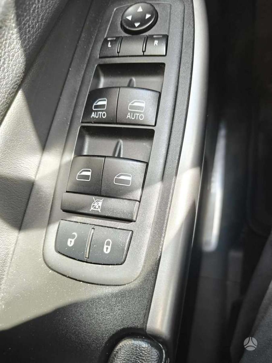 Sarkans Jeep Cherokee 2019 Panevēža, ar dzinēja tilpumu 3.24 L un nobraukumu 71 tūkst. km par 16600 €, foto 10 vietnē AUTOMOTO.COM.LV