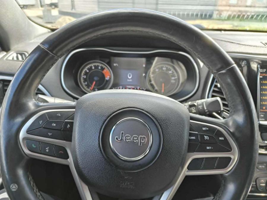 Sarkans Jeep Cherokee 2019 Panevēža, ar dzinēja tilpumu 3.24 L un nobraukumu 71 tūkst. km par 16600 €, foto 12 vietnē AUTOMOTO.COM.LV