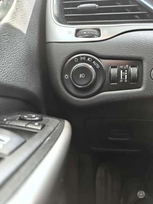 Sarkans Jeep Cherokee 2019 Panevēža, ar dzinēja tilpumu 3.24 L un nobraukumu 71 tūkst. km par 16600 €, foto 16 vietnē AUTOMOTO.COM.LV