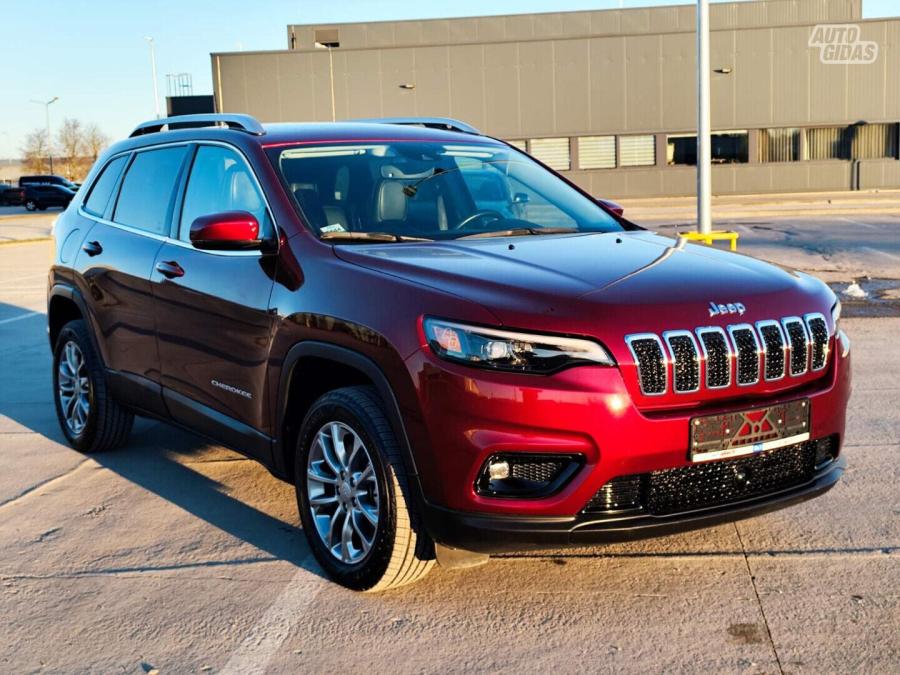 Sarkans Jeep Cherokee 2021 Šauļi, ar dzinēja tilpumu 3.20 L un nobraukumu 70 tūkst. km par 18650 €, foto 1 vietnē AUTOMOTO.COM.LV
