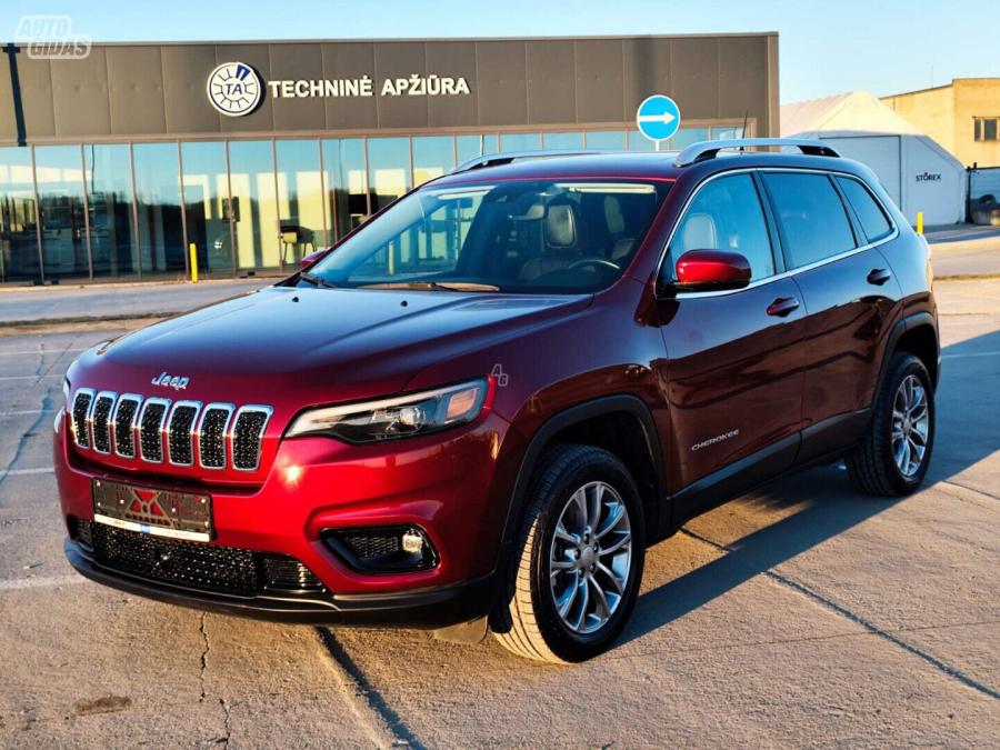 Sarkans Jeep Cherokee 2021 Šauļi, ar dzinēja tilpumu 3.20 L un nobraukumu 70 tūkst. km par 18650 €, foto 2 vietnē AUTOMOTO.COM.LV