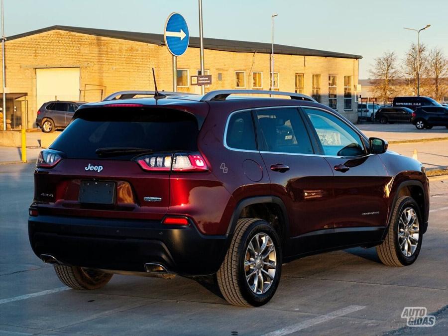Sarkans Jeep Cherokee 2021 Šauļi, ar dzinēja tilpumu 3.20 L un nobraukumu 70 tūkst. km par 18650 €, foto 4 vietnē AUTOMOTO.COM.LV