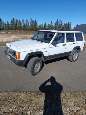 Balts Jeep Cherokee 1993 Tallina, ar dzinēja tilpumu 2.50 L un nobraukumu 314 tūkst. km par 2500 €, foto 2 vietnē AUTOMOTO.COM.LV