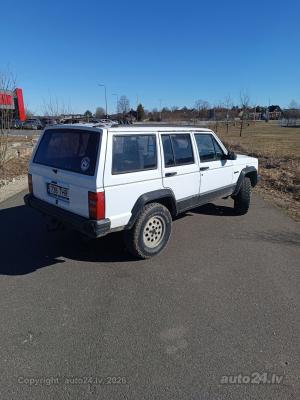 Balts Jeep Cherokee 1993 Tallina, ar dzinēja tilpumu 2.50 L un nobraukumu 314 tūkst. km par 2500 €, foto 3 vietnē AUTOMOTO.COM.LV
