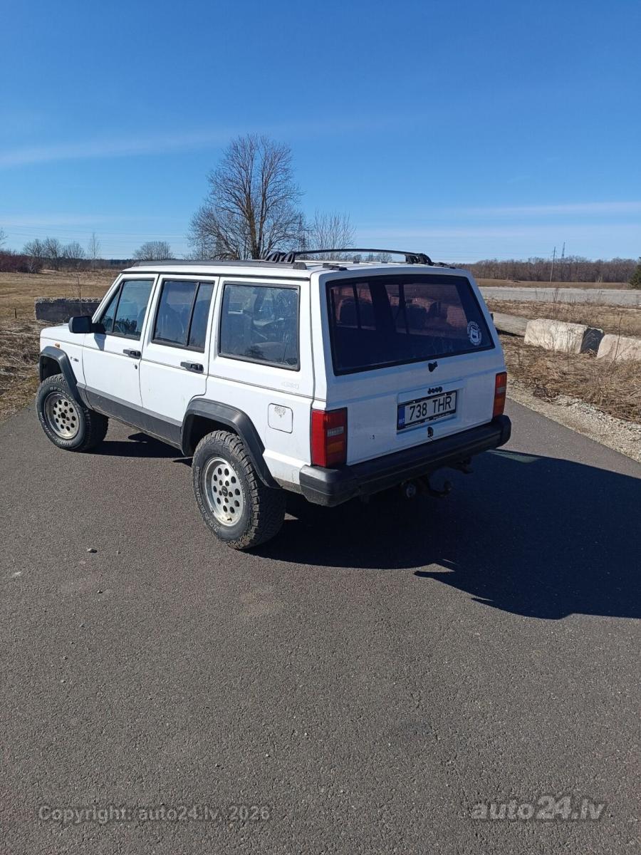 Balts Jeep Cherokee 1993 Tallina, ar dzinēja tilpumu 2.50 L un nobraukumu 314 tūkst. km par 2500 €, foto 4 vietnē AUTOMOTO.COM.LV
