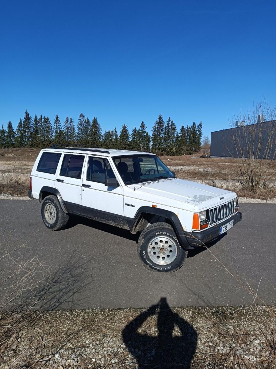 Balts Jeep Cherokee 1993 Tallina, ar dzinēja tilpumu 2.50 L un nobraukumu 314 tūkst. km par 2500 €, foto 5 vietnē AUTOMOTO.COM.LV