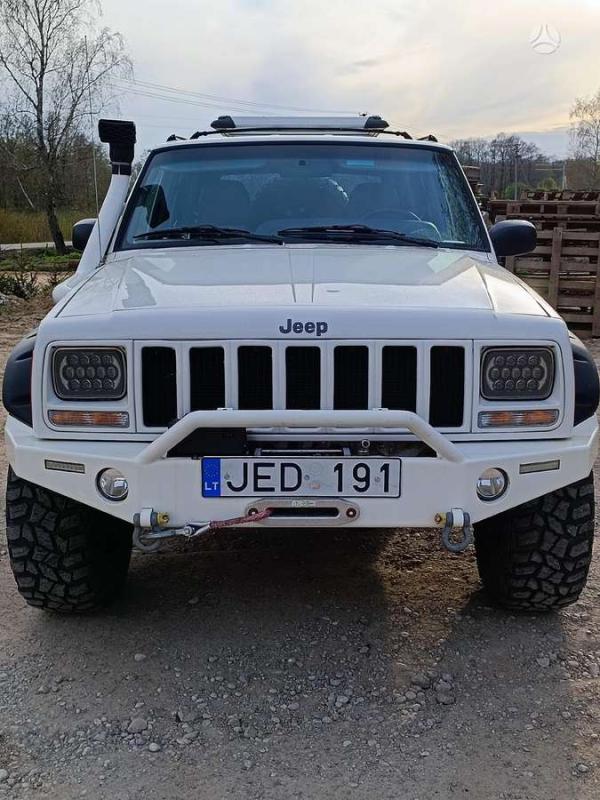 Balts Jeep Cherokee 1998 Šakiai, ar dzinēja tilpumu 2.50 L un nobraukumu 177 tūkst. km par 15222 €, foto 1 vietnē AUTOMOTO.COM.LV
