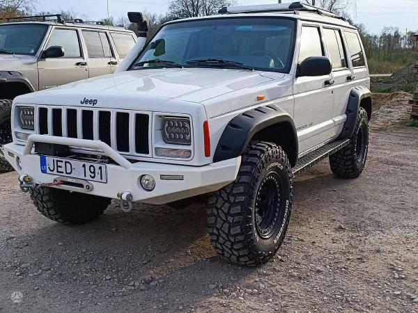 Balts Jeep Cherokee 1998 Šakiai, ar dzinēja tilpumu 2.50 L un nobraukumu 177 tūkst. km par 15222 €, foto 2 vietnē AUTOMOTO.COM.LV