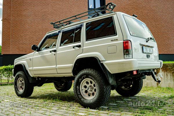 Белый Джип Чероки 1999 в Таллин, объемом двигателя 4.00 л и пробегом 239 тыс. км за 9999 €, фото 4 на AUTOMOTO.COM.LV