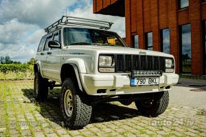 Белый Джип Чероки 1999 в Таллин, объемом двигателя 4.00 л и пробегом 239 тыс. км за 9999 €, фото  на AUTOMOTO.COM.LV