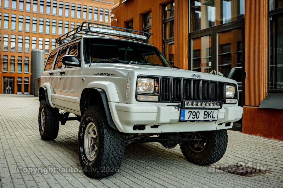 Белый Джип Чероки 1999 в Таллин, объемом двигателя 4.00 л и пробегом 239 тыс. км за 9999 €, фото 10 на AUTOMOTO.COM.LV