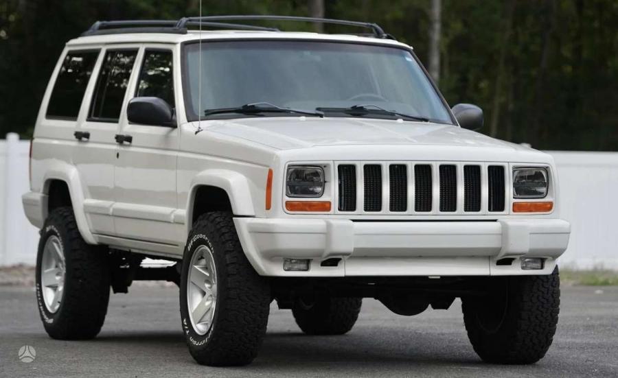 White Jeep Cherokee 2000 in Vilnius, with an engine capacity of 4.00 L and mileage of 166 thousand km for 8999 €, photo 1 on AUTOMOTO.COM.LV
