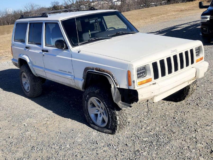 White Jeep Cherokee 2000 in Vilnius, with an engine capacity of 4.00 L and mileage of 166 thousand km for 8999 €, photo 6 on AUTOMOTO.COM.LV
