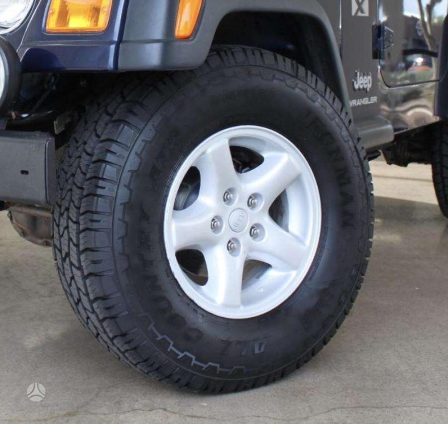 White Jeep Cherokee 2000 in Vilnius, with an engine capacity of 4.00 L and mileage of 166 thousand km for 8999 €, photo 16 on AUTOMOTO.COM.LV