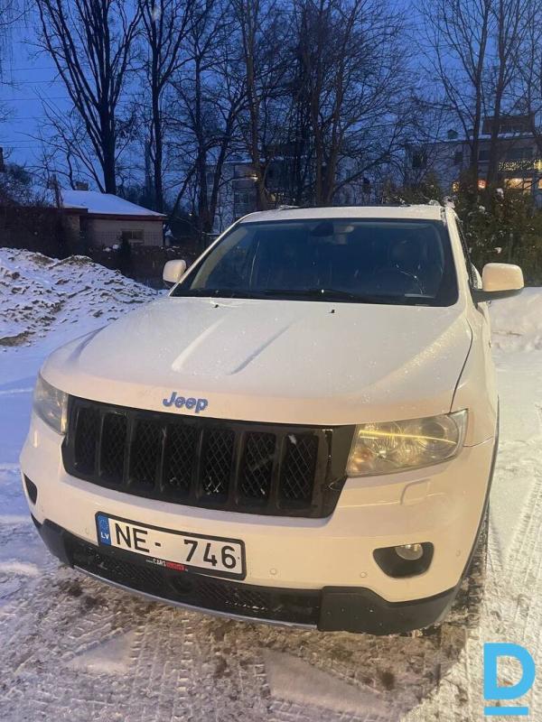 Balts Jeep Cherokee 2011 Rīga, ar dzinēja tilpumu 3.00 L un nobraukumu 255 tūkst. km par 10000 €, foto 1 vietnē AUTOMOTO.COM.LV