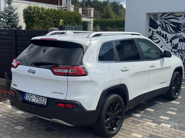 Balts Jeep Cherokee 2014 Rīga, ar dzinēja tilpumu 2.00 L un nobraukumu 170 tūkst. km par 11500 €, foto 2 vietnē AUTOMOTO.COM.LV