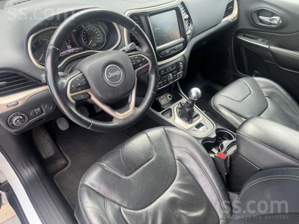 Balts Jeep Cherokee 2014 Rīga, ar dzinēja tilpumu 2.00 L un nobraukumu 170 tūkst. km par 11500 €, foto 7 vietnē AUTOMOTO.COM.LV