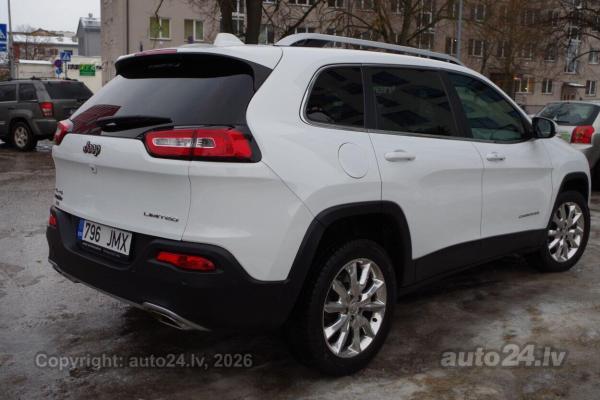 White Jeep Cherokee 2015 in Tartu, with an engine capacity of 2.00 L and mileage of 212 thousand km for 11499 €, photo 2 on AUTOMOTO.COM.LV