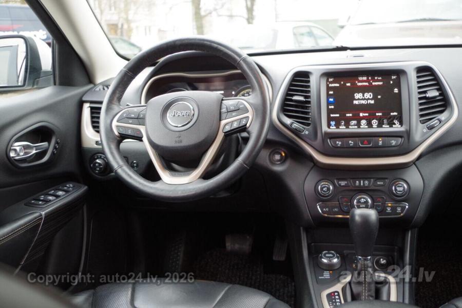Balts Jeep Cherokee 2015 Tartu, ar dzinēja tilpumu 2.00 L un nobraukumu 212 tūkst. km par 11499 €, foto 3 vietnē AUTOMOTO.COM.LV