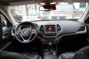 Balts Jeep Cherokee 2015 Tartu, ar dzinēja tilpumu 2.00 L un nobraukumu 212 tūkst. km par 11499 €, foto 5 vietnē AUTOMOTO.COM.LV