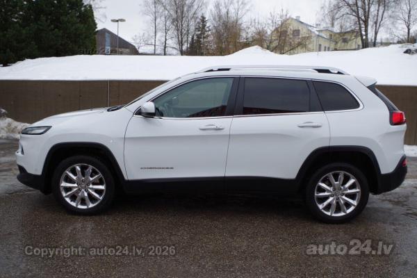 White Jeep Cherokee 2015 in Tartu, with an engine capacity of 2.00 L and mileage of 212 thousand km for 11499 €, photo 8 on AUTOMOTO.COM.LV