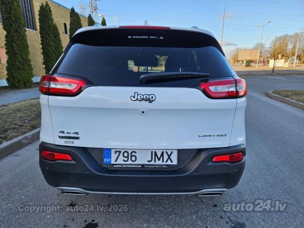 Balts Jeep Cherokee 2015 Tartu, ar dzinēja tilpumu 2.00 L un nobraukumu 212 tūkst. km par 10999 €, foto 4 vietnē AUTOMOTO.COM.LV