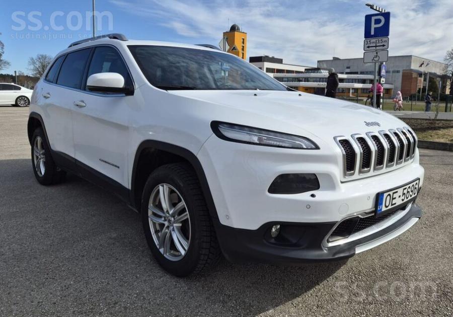 Balts Jeep Cherokee 2015 Rīga, ar dzinēja tilpumu 2.20 L un nobraukumu 151 tūkst. km par 11700 €, foto 1 vietnē AUTOMOTO.COM.LV