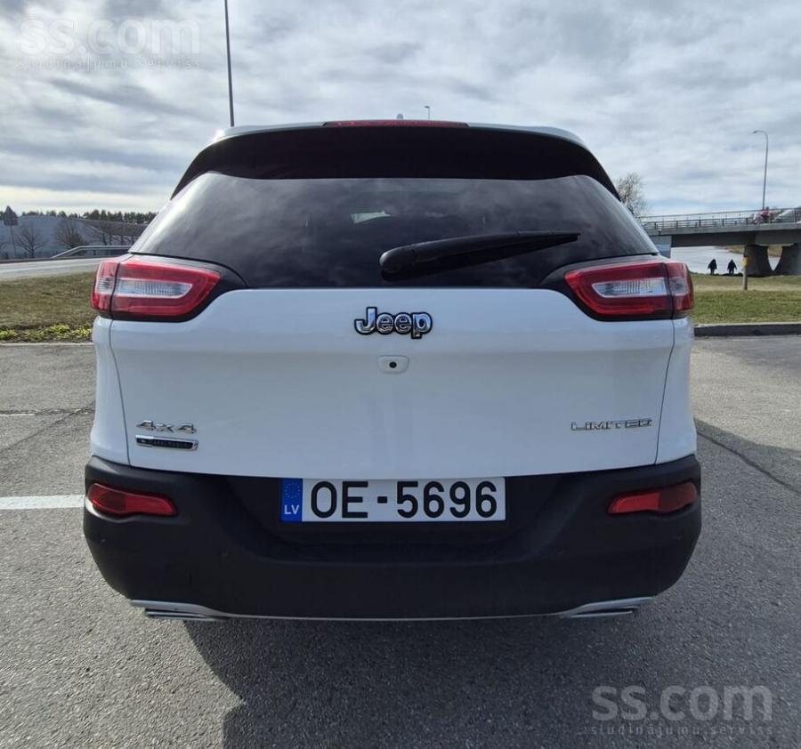 Balts Jeep Cherokee 2015 Rīga, ar dzinēja tilpumu 2.20 L un nobraukumu 151 tūkst. km par 11700 €, foto 6 vietnē AUTOMOTO.COM.LV