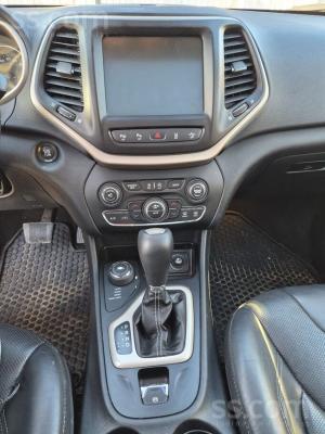 Balts Jeep Cherokee 2015 Rīga, ar dzinēja tilpumu 2.20 L un nobraukumu 151 tūkst. km par 11700 €, foto 8 vietnē AUTOMOTO.COM.LV