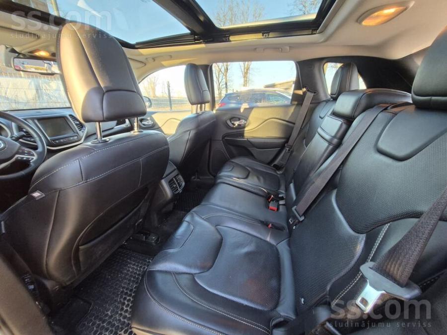 Balts Jeep Cherokee 2015 Rīga, ar dzinēja tilpumu 2.20 L un nobraukumu 151 tūkst. km par 11700 €, foto 9 vietnē AUTOMOTO.COM.LV