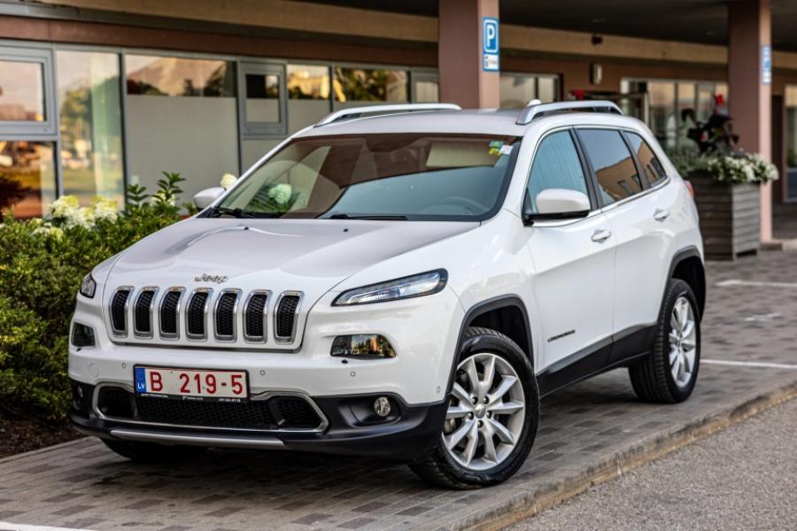 Balts Jeep Cherokee 2015 Rīga, ar dzinēja tilpumu 2.00 L un nobraukumu 189 tūkst. km par 12490 €, foto 3 vietnē AUTOMOTO.COM.LV
