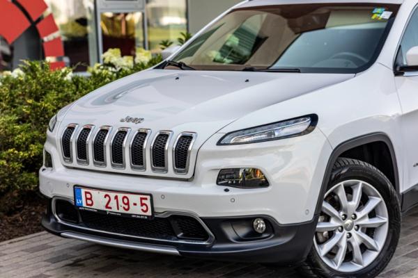 Balts Jeep Cherokee 2015 Rīga, ar dzinēja tilpumu 2.00 L un nobraukumu 189 tūkst. km par 12490 €, foto 4 vietnē AUTOMOTO.COM.LV