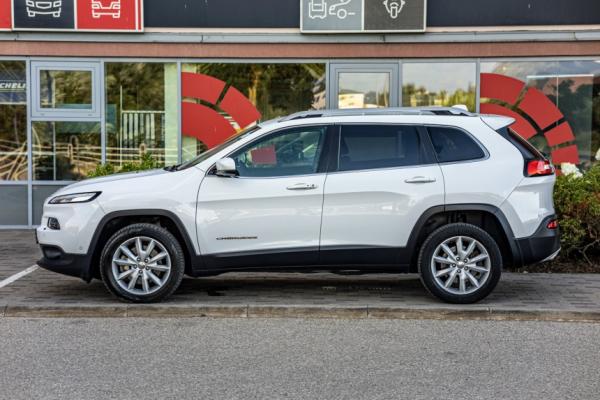 Balts Jeep Cherokee 2015 Rīga, ar dzinēja tilpumu 2.00 L un nobraukumu 189 tūkst. km par 12490 €, foto 5 vietnē AUTOMOTO.COM.LV