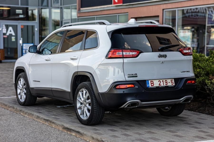 Balts Jeep Cherokee 2015 Rīga, ar dzinēja tilpumu 2.00 L un nobraukumu 189 tūkst. km par 12490 €, foto 7 vietnē AUTOMOTO.COM.LV