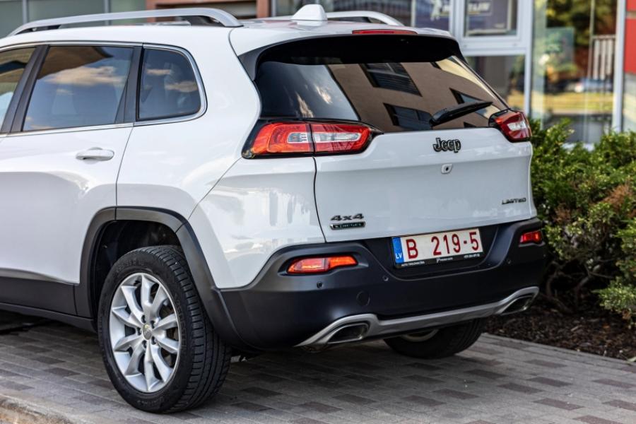 Balts Jeep Cherokee 2015 Rīga, ar dzinēja tilpumu 2.00 L un nobraukumu 189 tūkst. km par 12490 €, foto 8 vietnē AUTOMOTO.COM.LV