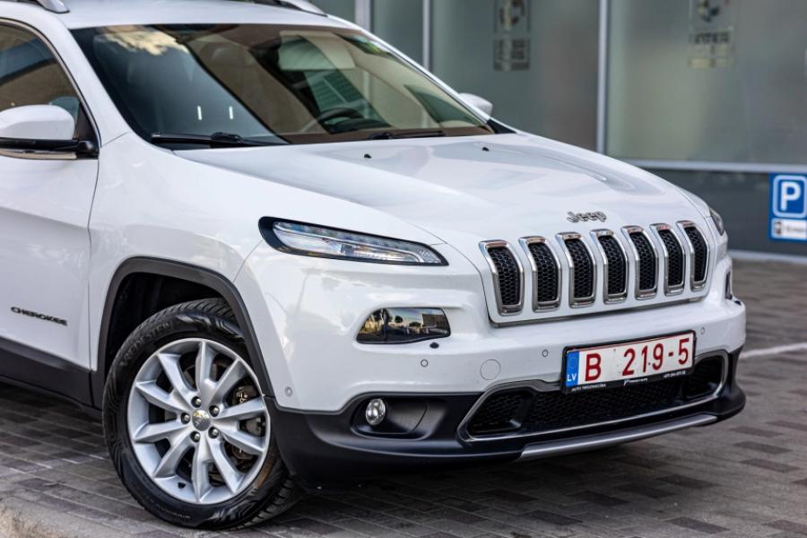 Balts Jeep Cherokee 2015 Rīga, ar dzinēja tilpumu 2.00 L un nobraukumu 189 tūkst. km par 12490 €, foto 11 vietnē AUTOMOTO.COM.LV