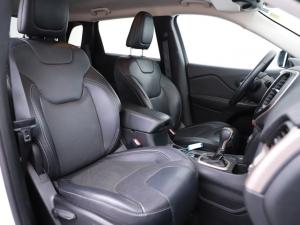Balts Jeep Cherokee 2015 Rīga, ar dzinēja tilpumu 2.00 L un nobraukumu 189 tūkst. km par 12490 €, foto 18 vietnē AUTOMOTO.COM.LV
