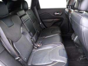 Balts Jeep Cherokee 2015 Rīga, ar dzinēja tilpumu 2.00 L un nobraukumu 189 tūkst. km par 12490 €, foto 20 vietnē AUTOMOTO.COM.LV