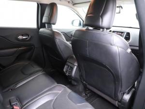 Balts Jeep Cherokee 2015 Rīga, ar dzinēja tilpumu 2.00 L un nobraukumu 189 tūkst. km par 12490 €, foto 22 vietnē AUTOMOTO.COM.LV
