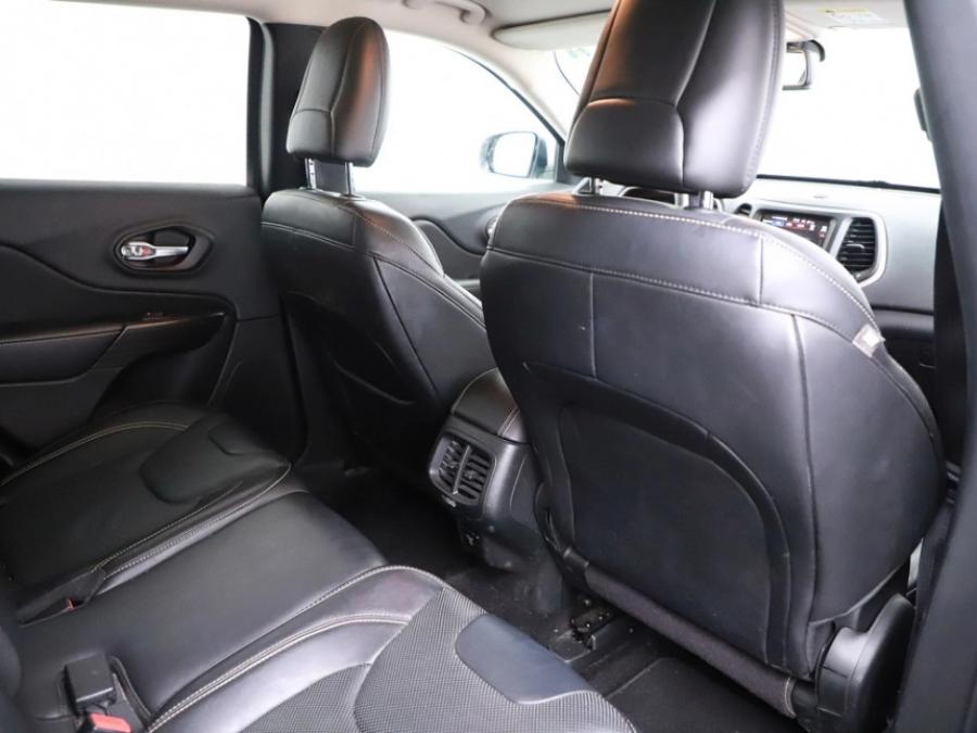 Balts Jeep Cherokee 2015 Rīga, ar dzinēja tilpumu 2.00 L un nobraukumu 189 tūkst. km par 12490 €, foto 22 vietnē AUTOMOTO.COM.LV