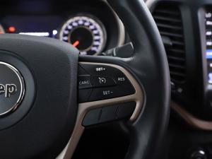 Balts Jeep Cherokee 2015 Rīga, ar dzinēja tilpumu 2.00 L un nobraukumu 189 tūkst. km par 12490 €, foto 23 vietnē AUTOMOTO.COM.LV