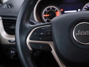 Balts Jeep Cherokee 2015 Rīga, ar dzinēja tilpumu 2.00 L un nobraukumu 189 tūkst. km par 12490 €, foto 29 vietnē AUTOMOTO.COM.LV
