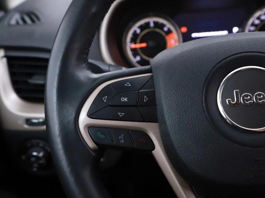 Balts Jeep Cherokee 2015 Rīga, ar dzinēja tilpumu 2.00 L un nobraukumu 189 tūkst. km par 12490 €, foto 29 vietnē AUTOMOTO.COM.LV