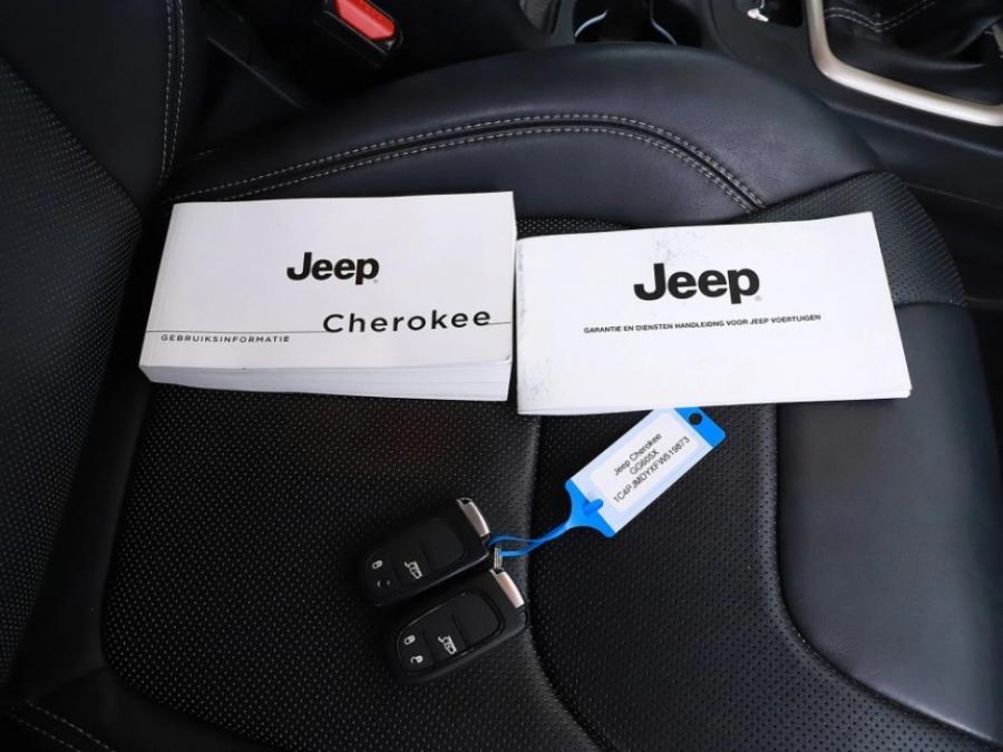 Balts Jeep Cherokee 2015 Rīga, ar dzinēja tilpumu 2.00 L un nobraukumu 189 tūkst. km par 12490 €, foto 31 vietnē AUTOMOTO.COM.LV