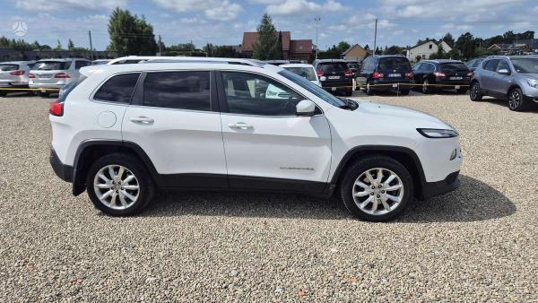 Balts Jeep Cherokee 2015 Tauragė, ar dzinēja tilpumu 1.96 L un nobraukumu 213 tūkst. km par 9200 €, foto 4 vietnē AUTOMOTO.COM.LV